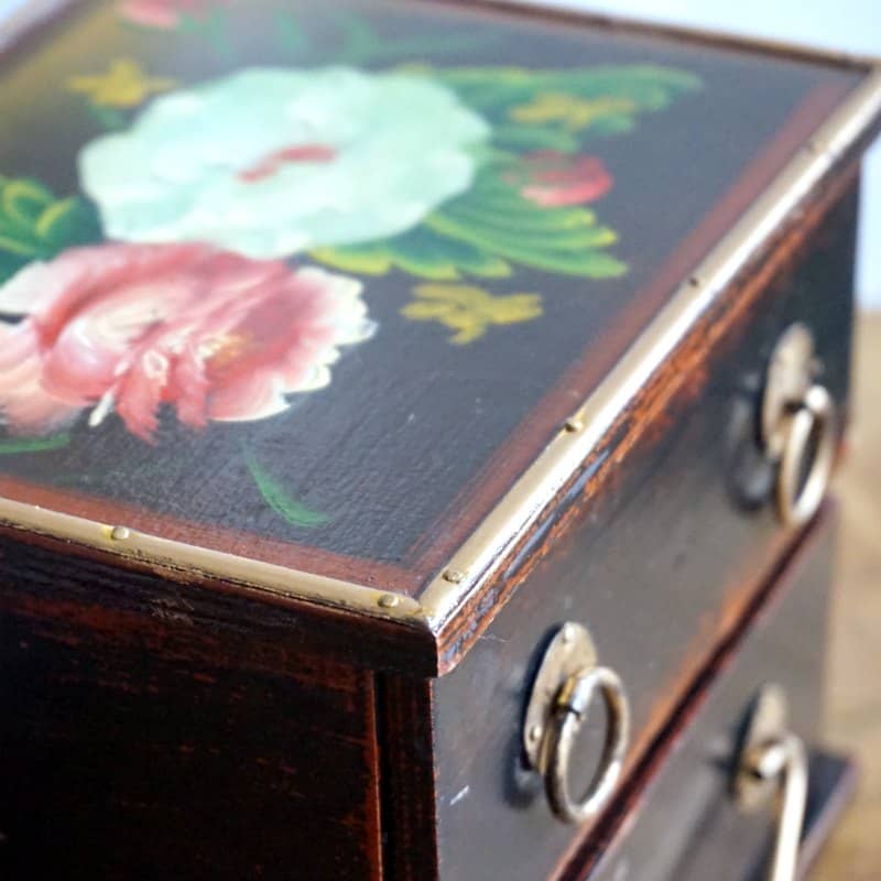 How to Update an Old Floral Box with Paint & Wax {VIDEO}