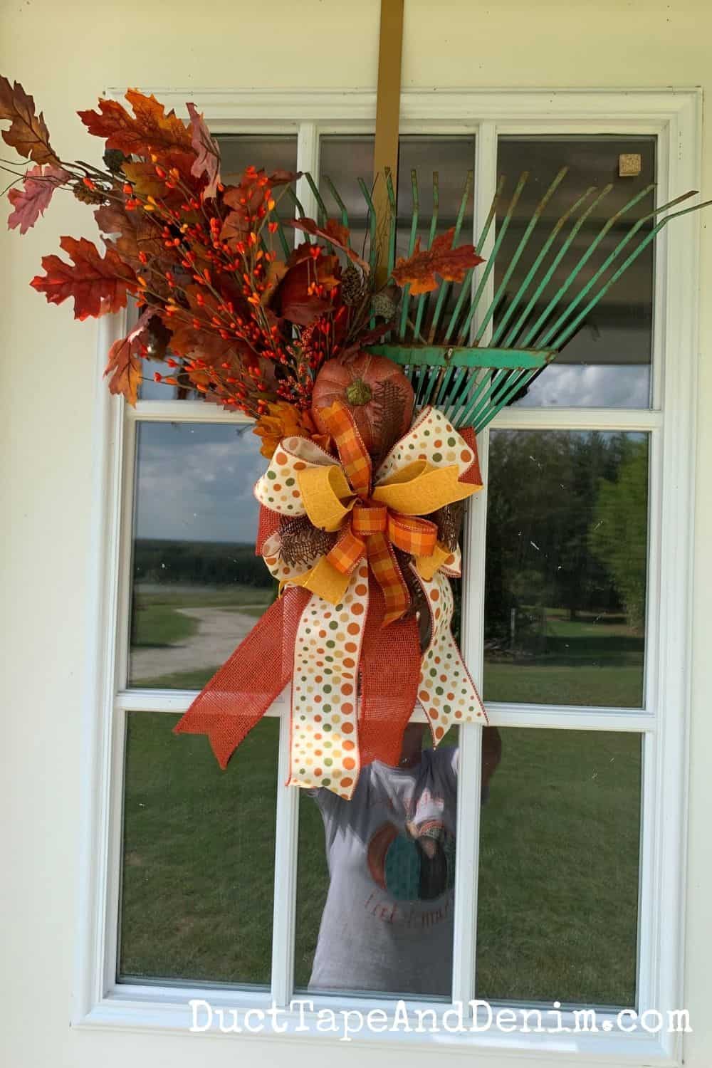 How to Make an Easy Fall Wreath from an Old Rake {Video}