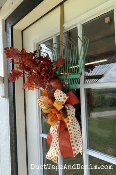 How to Make an Easy Fall Wreath from an Old Rake {Video}