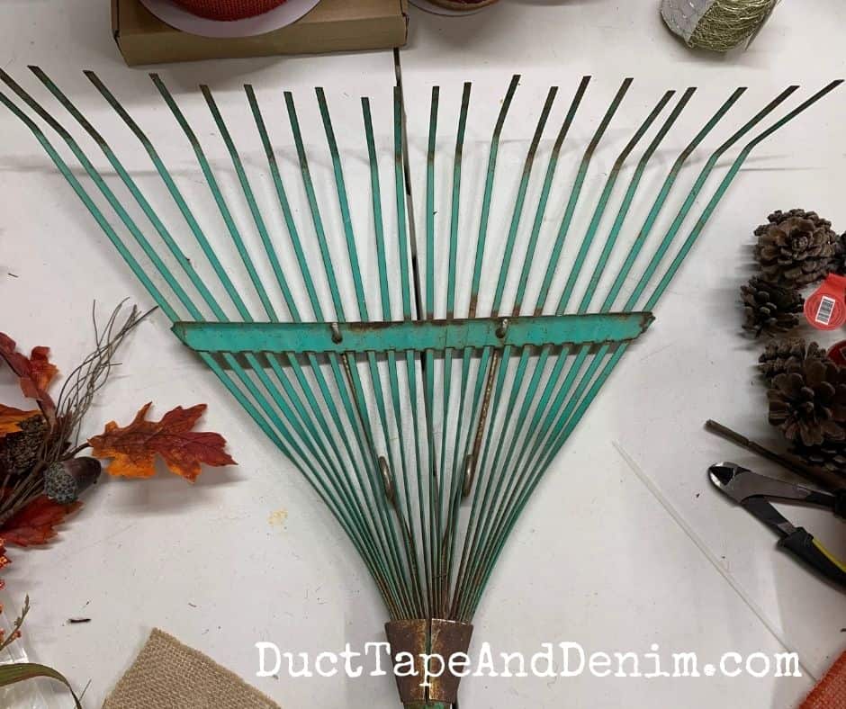 How to Make an Easy Fall Wreath from an Old Rake {Video}